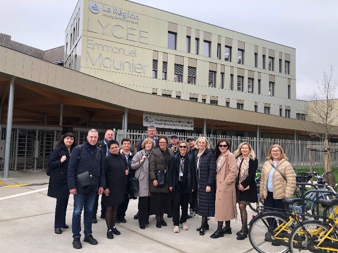 12 chefs d’établissement de Kaunas, Lituanie, en visite dans l’académie ...